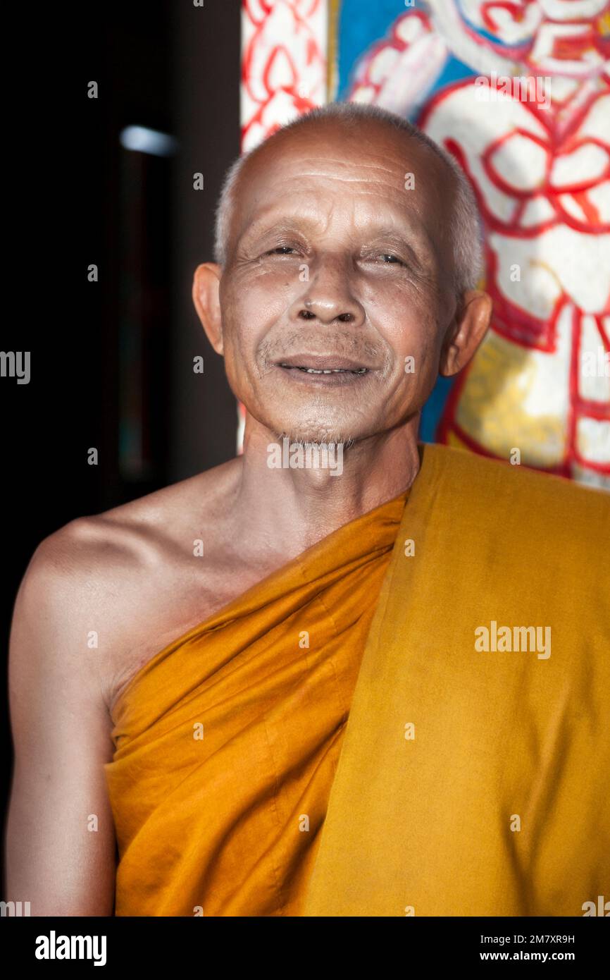 Zen monks meditating hi-res stock photography and images - Alamy