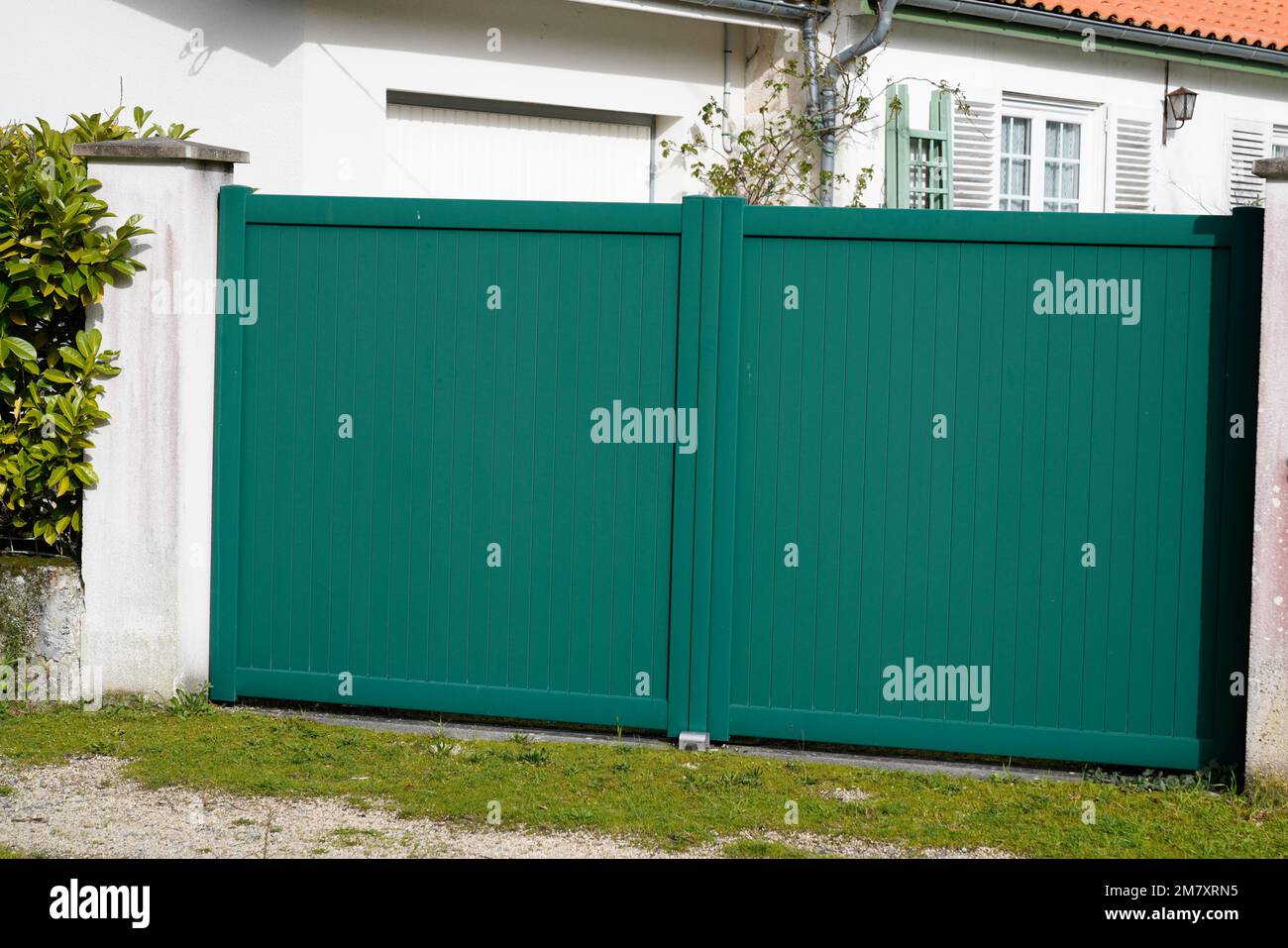 green closed house door metal home gate entrance Stock Photo - Alamy
