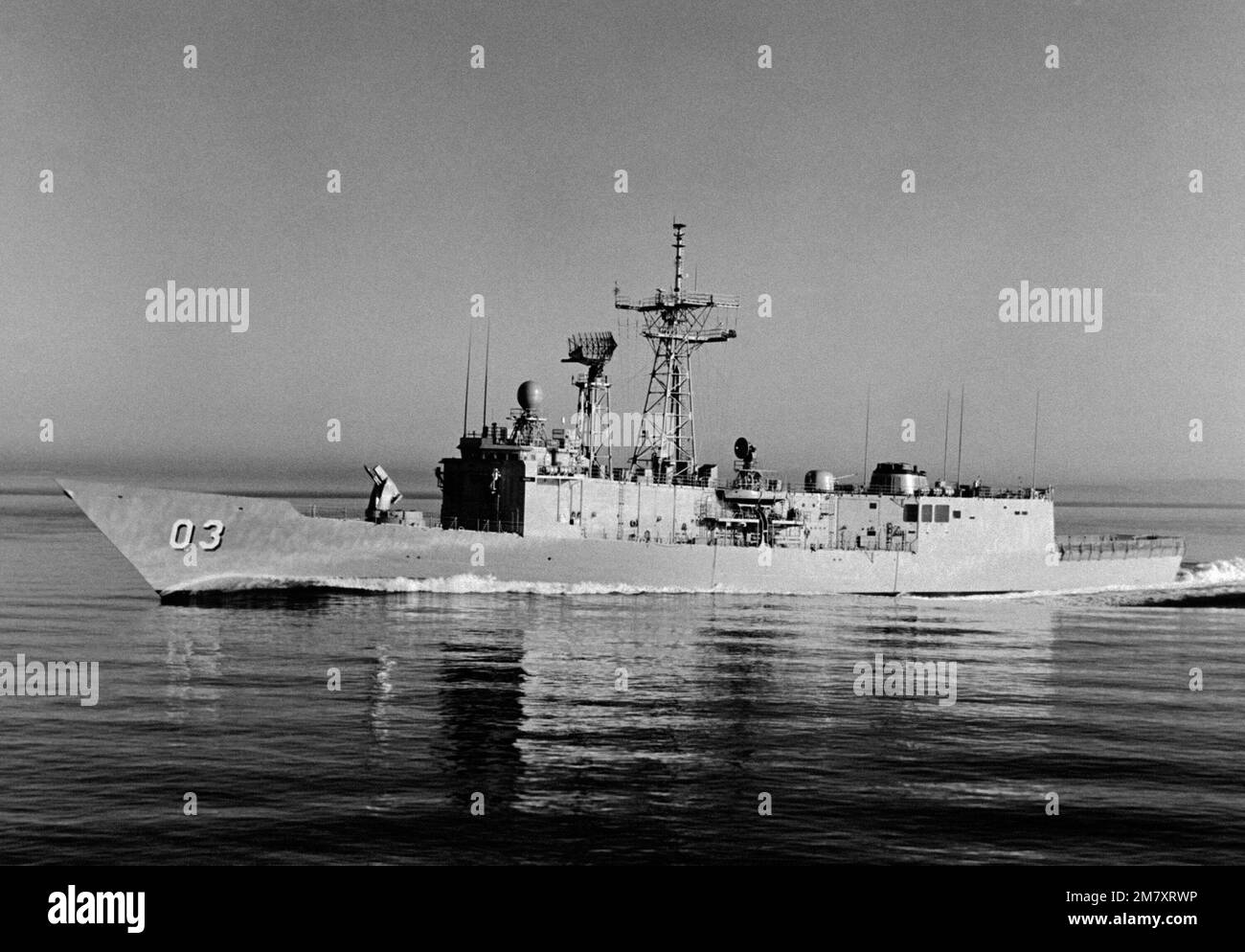 A port beam view of the Australian frigate SYDNEY (F-03) underway ...