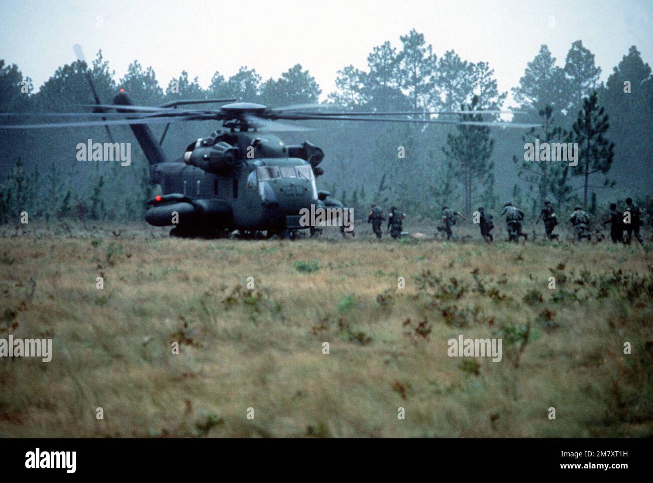 Men of the 10th Marine Regiment are airlifted by CH-53E Sea Stallion ...