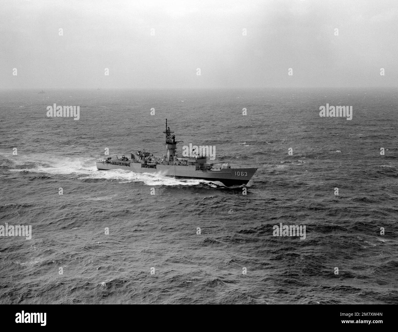 Aerial starboard bow view of the Knox class frigate USS REASONER (FF ... Aerial starboard bow view of the Knox class frigate USS REASONER (FF ...