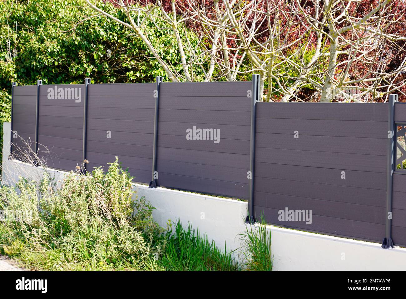 Grey fence slats hi-res stock photography and images - Alamy