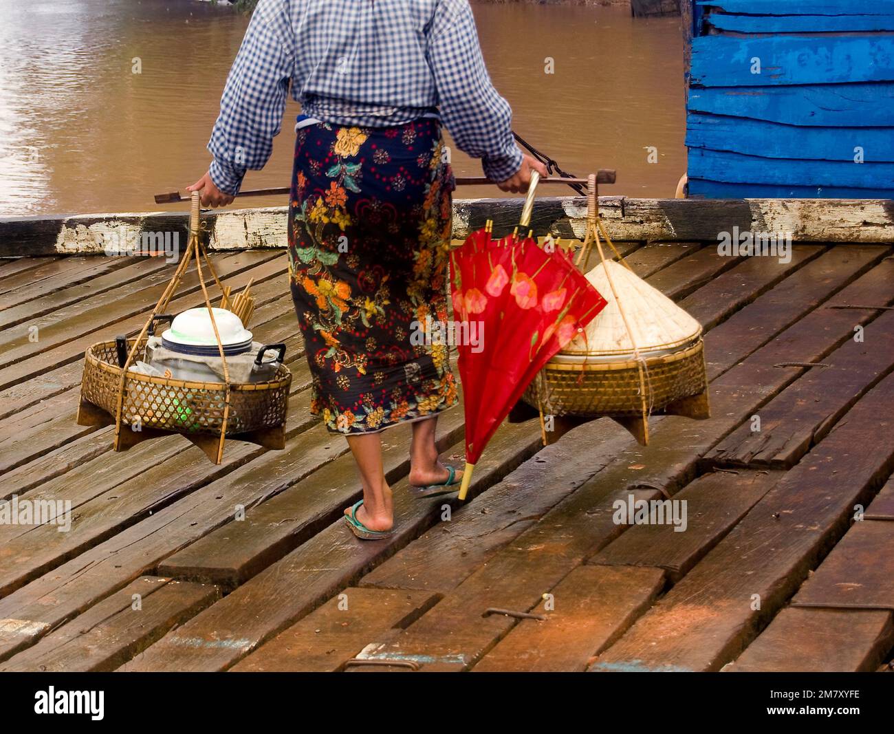 Woman carrying food to sell Stock Photo - Alamy