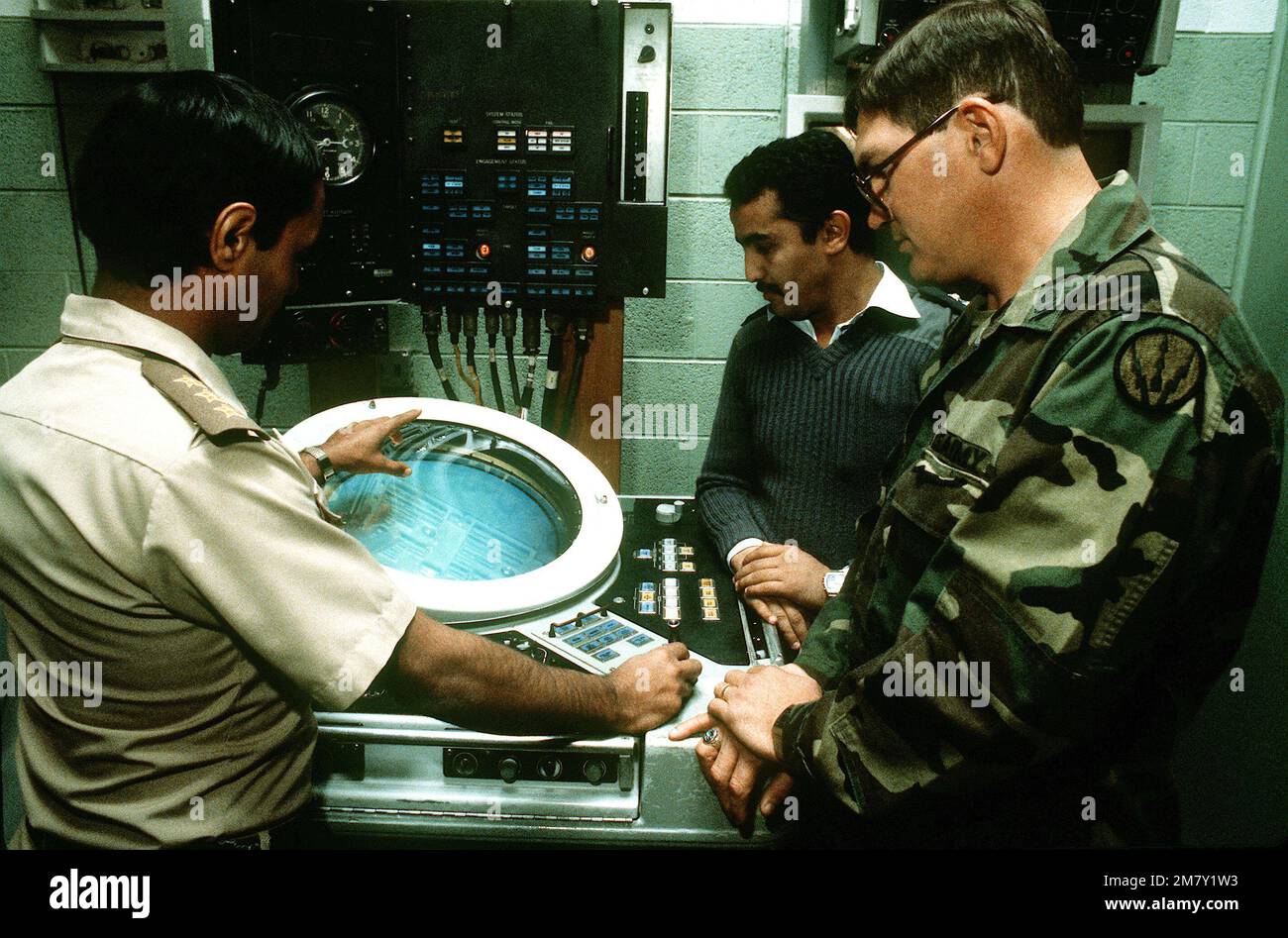A U.S. Army instructor discusses a radar panel with Egyptian students ...
