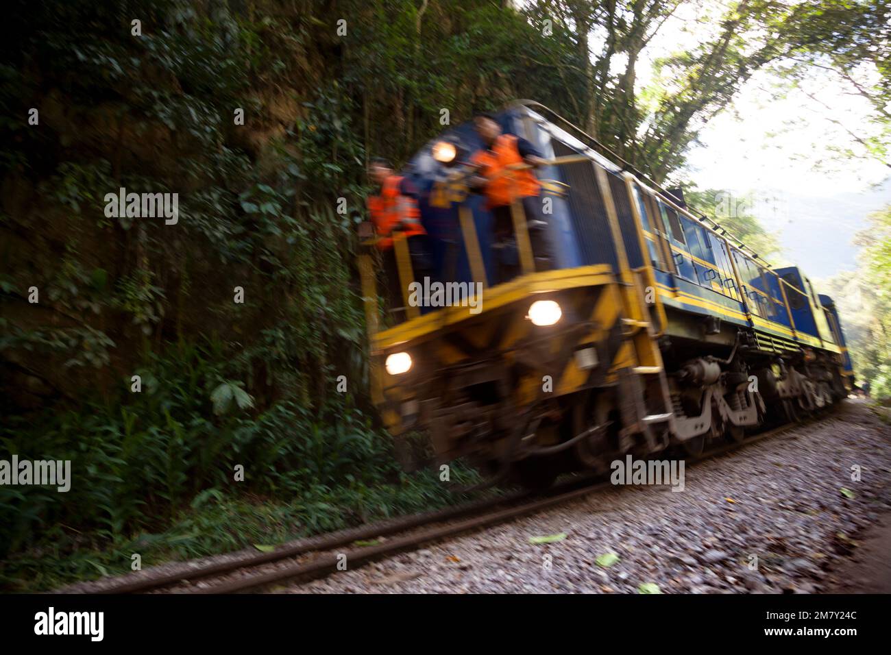 Train from cusco to aguas calientes hi-res stock photography and images ...