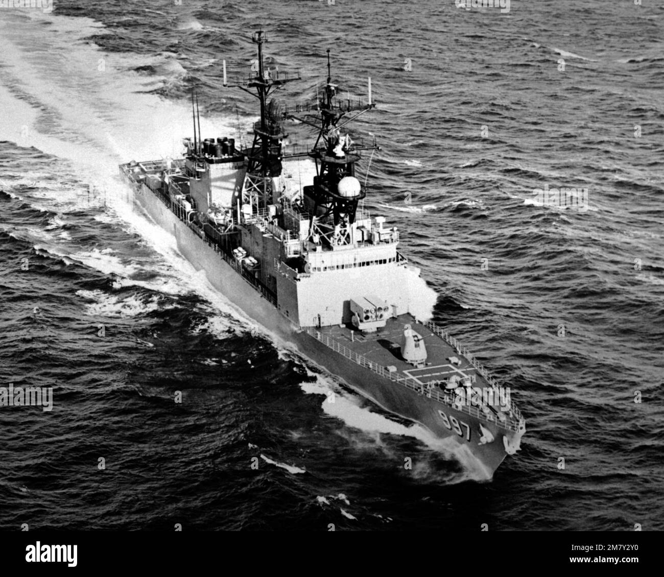 A starboard bow view of the destroyer USS HAYLER (DD-997) underway ...