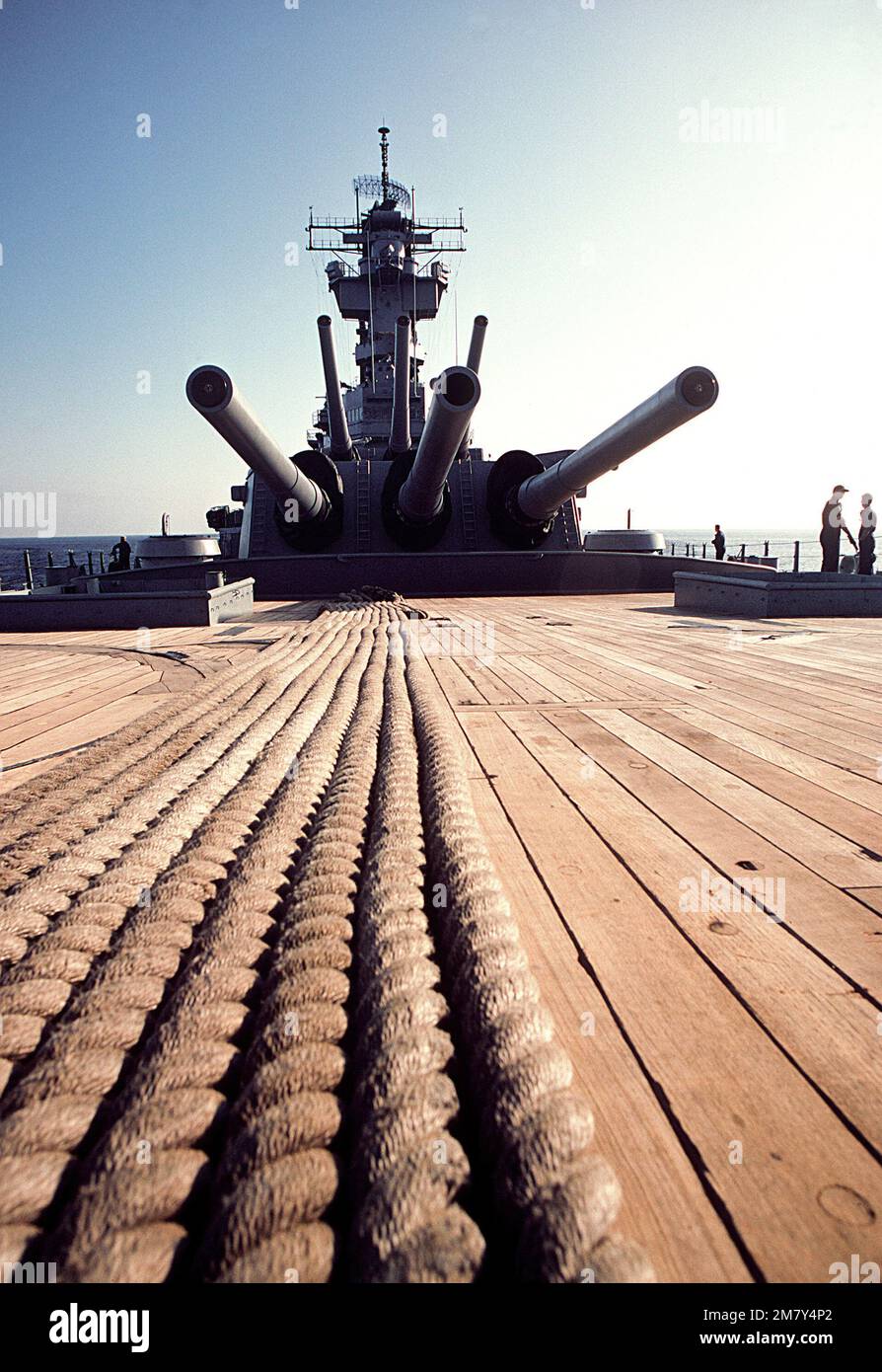 Naval long gun hi-res stock photography and images - Alamy