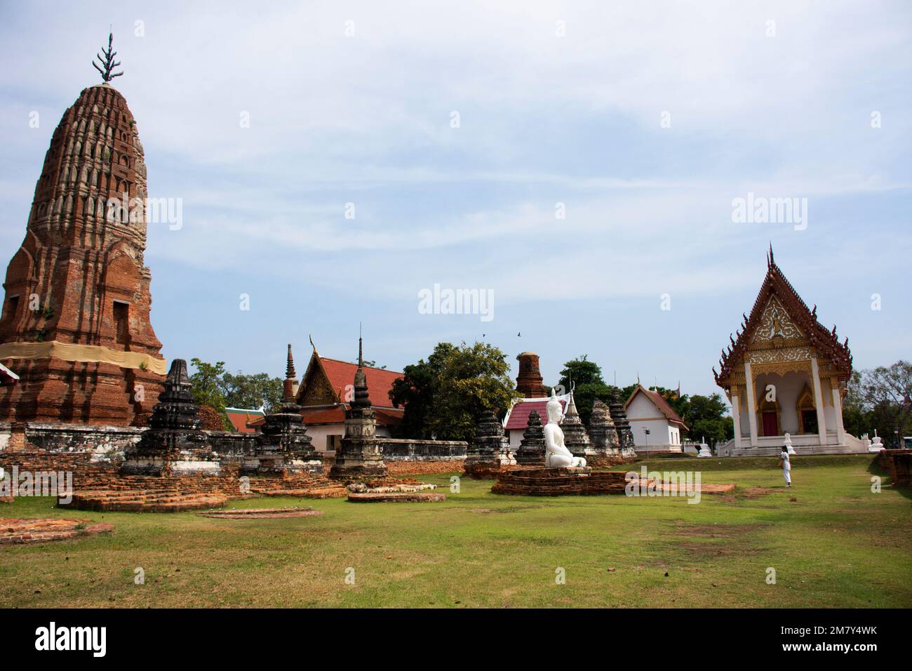 Ancient stupa ruins chedi prang of Wat Phra Si Rattana Mahathat temple ...