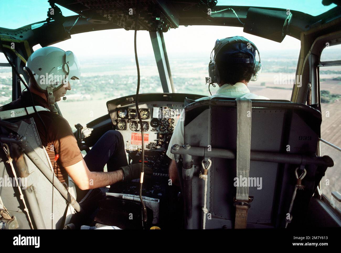 Officers of the u s customs service hi-res stock photography and images ...