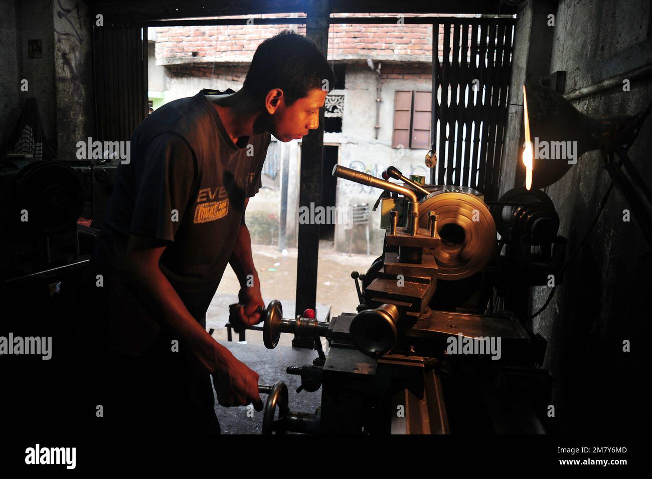 Working motion hi-res stock photography and images - Alamy