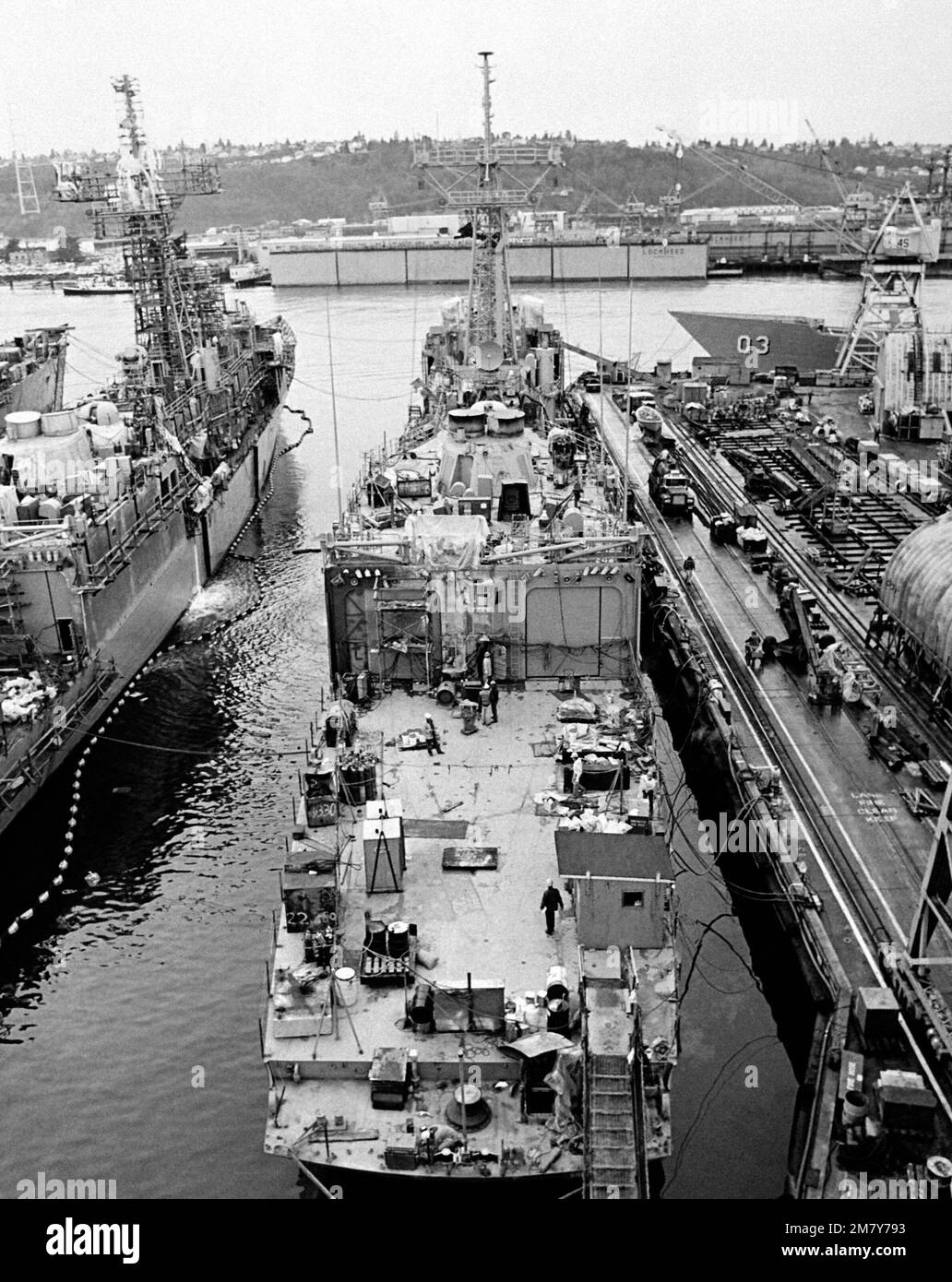 Uss crommelin ffg 37 Black and White Stock Photos & Images - Alamy
