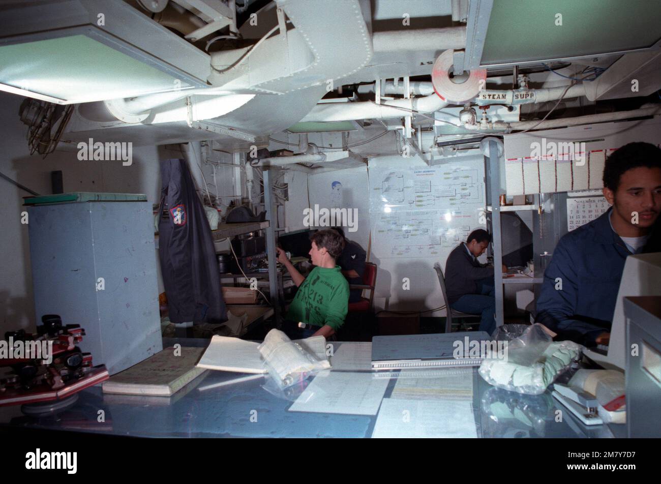 DN-SC-85-07528. Base: USS Enterprise (CVN 65 Stock Photo - Alamy