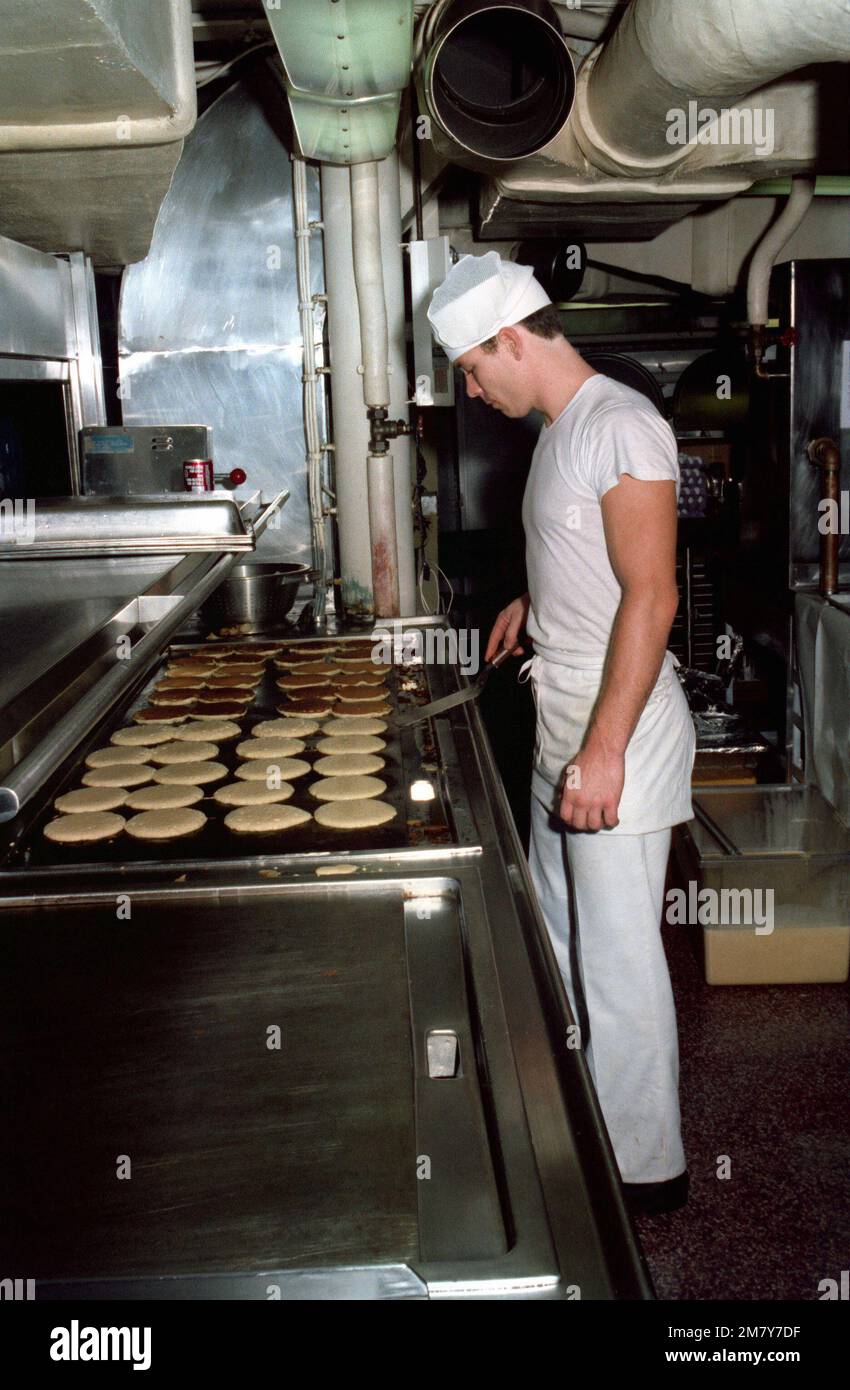 DN-SC-85-07471. Base: USS Enterprise (CVN 65 Stock Photo - Alamy
