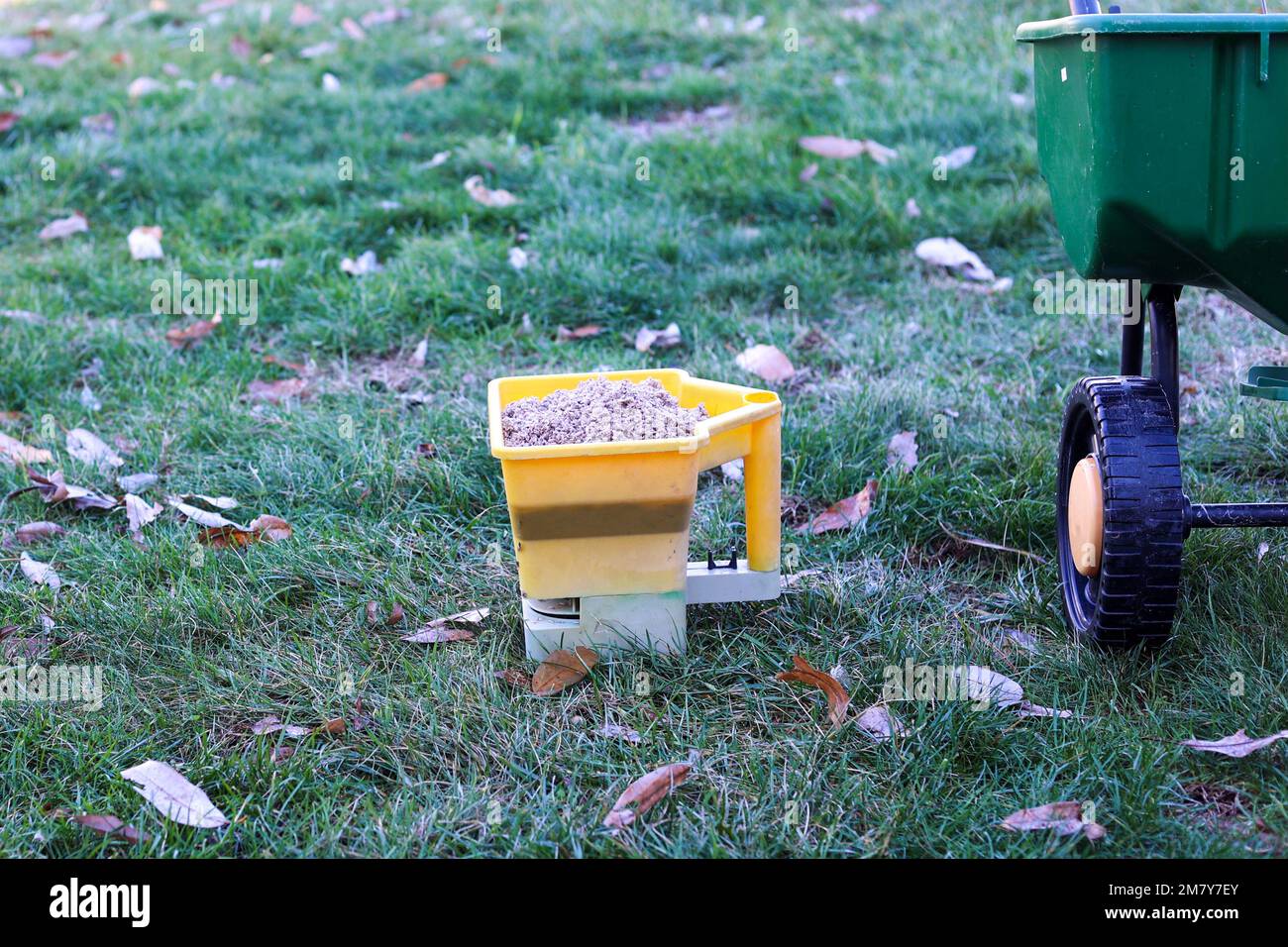 Seed fertilizer working hi-res stock photography and images - Alamy