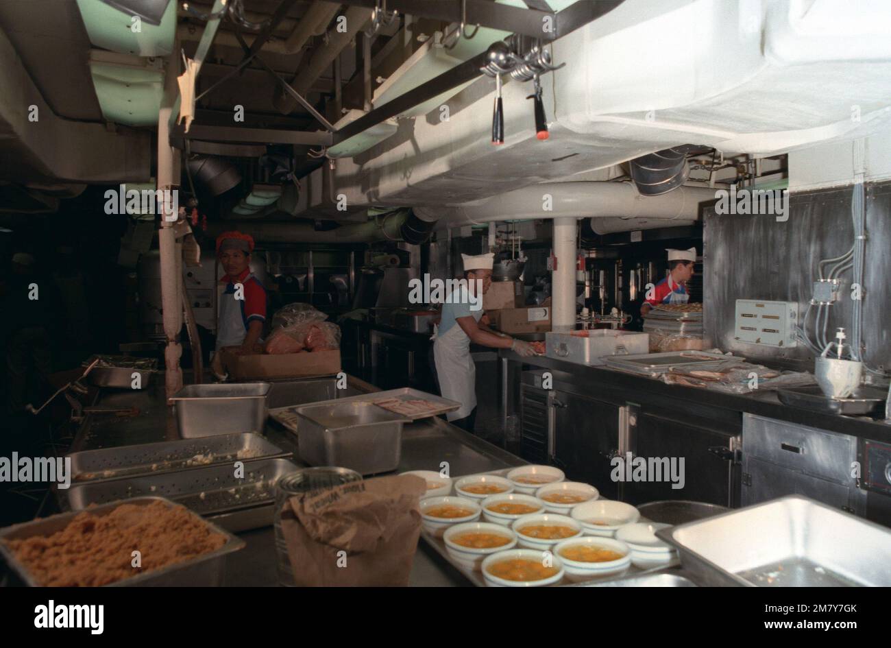 DN-SC-85-07475. Base: USS Enterprise (CVN 65 Stock Photo - Alamy