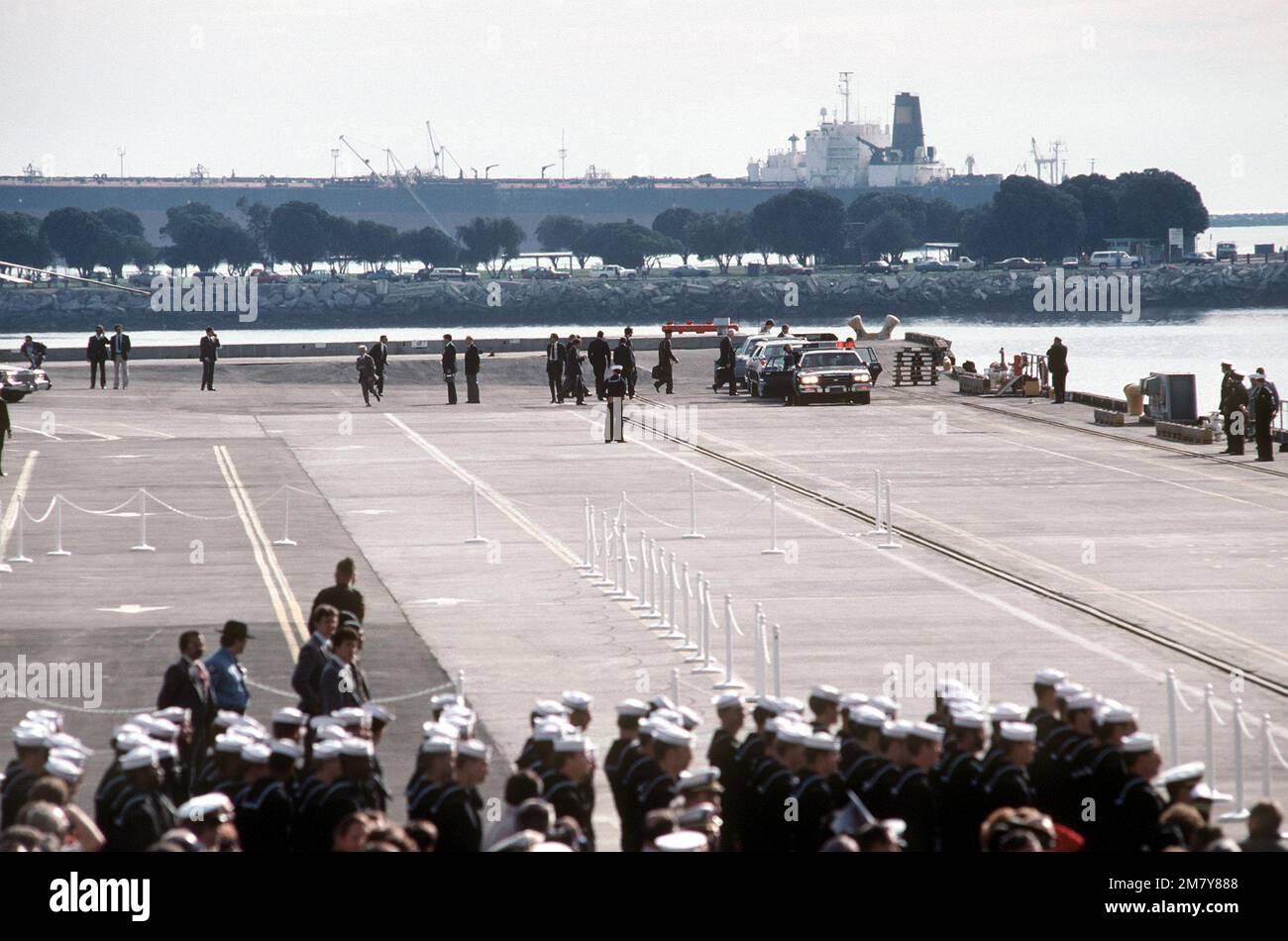 President Ronald Reagan's motorcade prepares to get underway in ...
