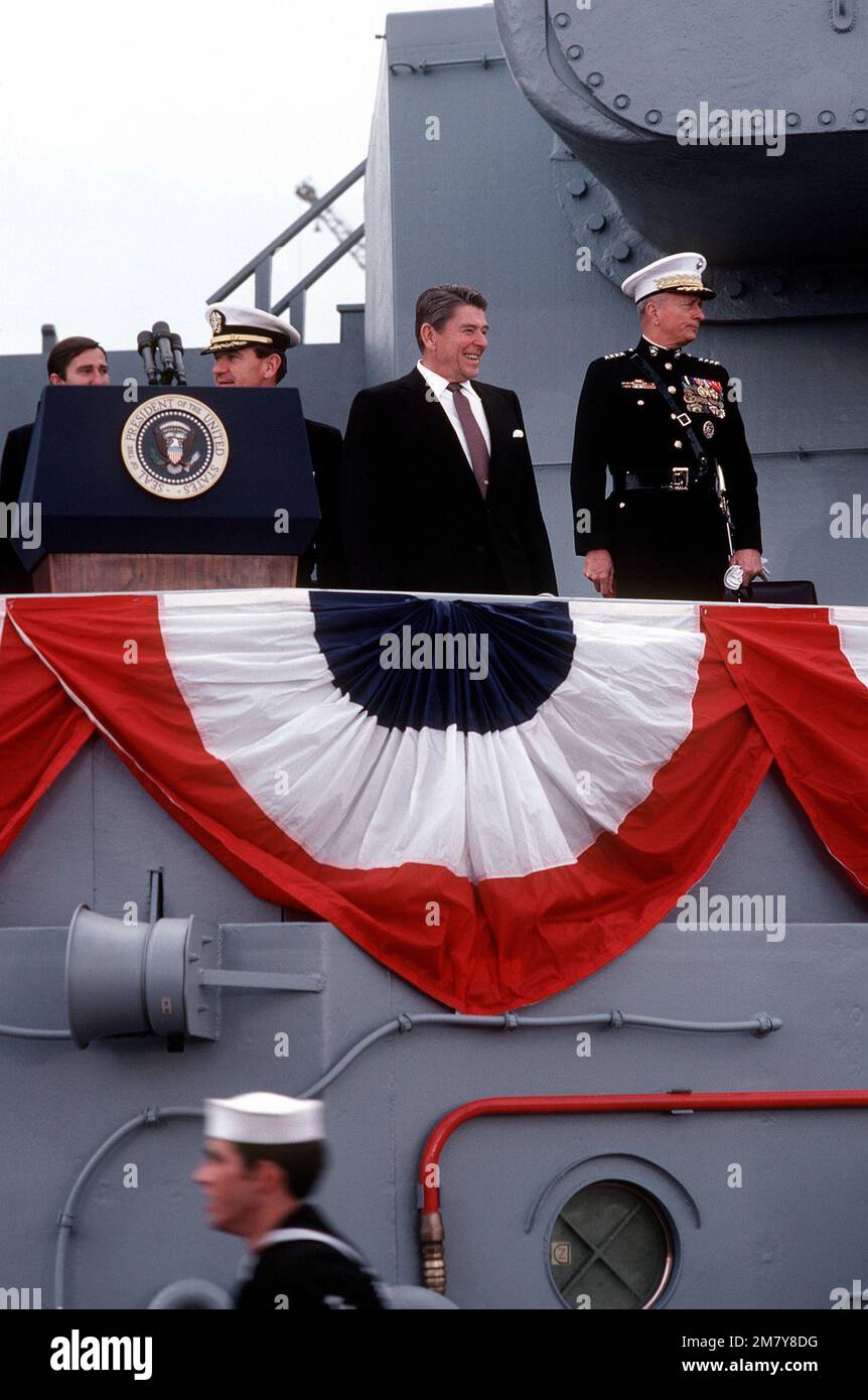 President Ronald Reagan (center) Commandant of the Marine Corps Robert ...