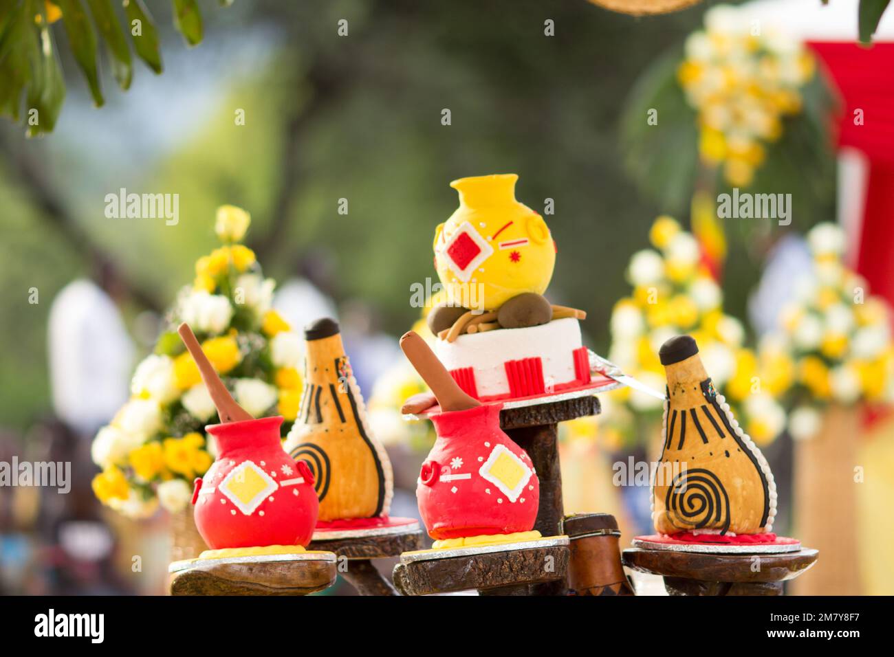 The cake is beautiful for weddings birthday and festive wedding Cake ...