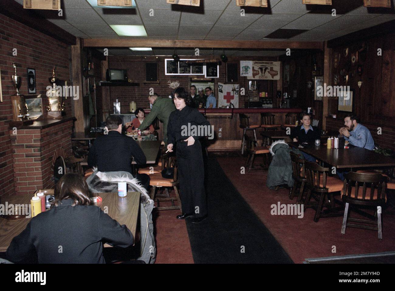 DN-SC-87-08113. Base: Naval Station, Keflavik Country: Iceland (ISL ...