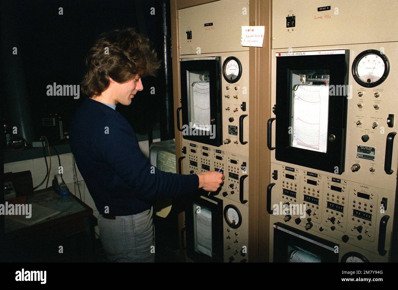 Runway visual range hi-res stock photography and images - Alamy