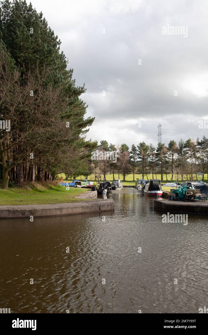 Lyme View Marina and Adlington Canal Basin on the Macclesfield Canal ...