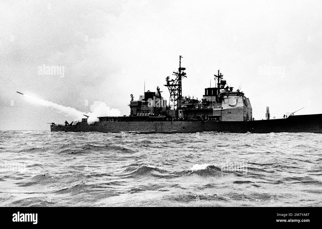 Starboard side view of the Aegis guided missile cruiser USS TICONDEROGA ...