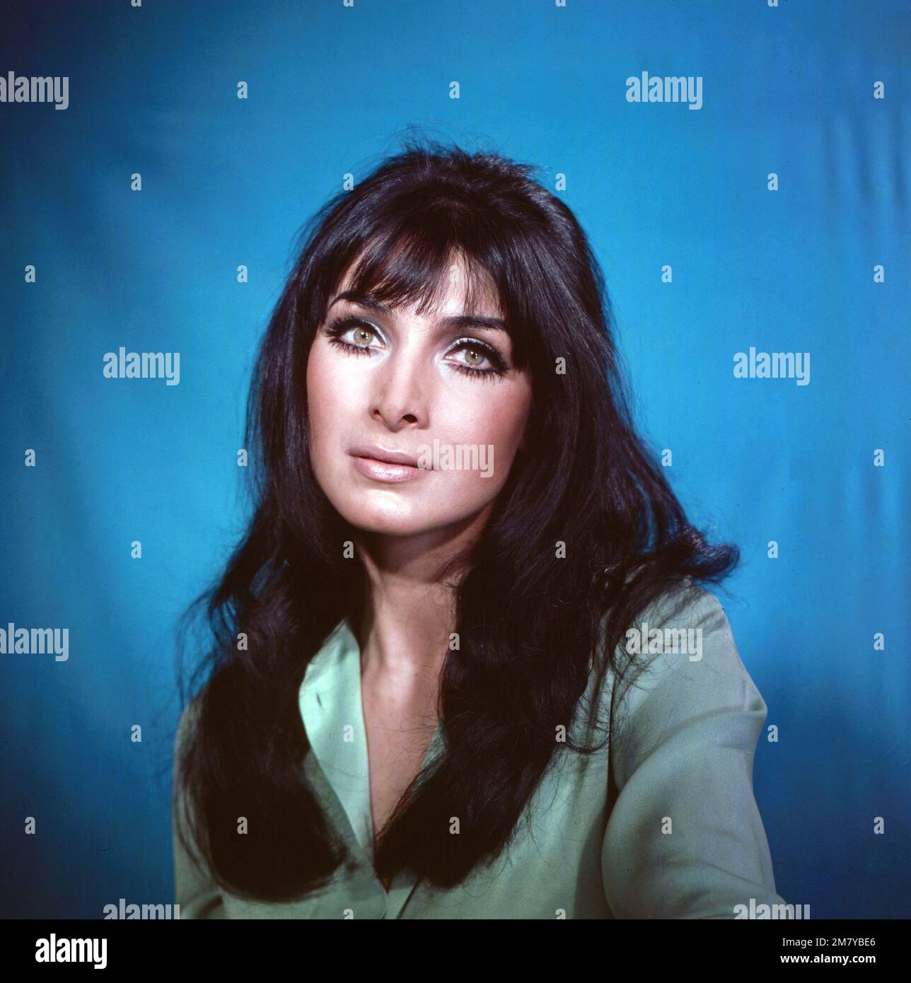 Dunja Rajter, deutsche Sängerin und Schauspielerin, in einem ...