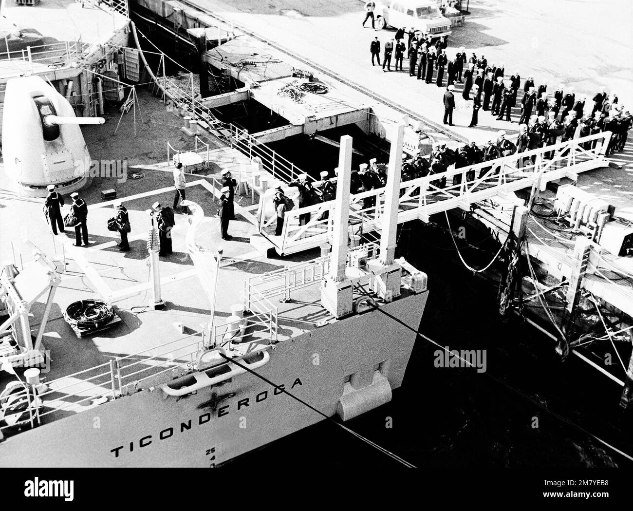 Uss ticonderoga cg 47 hi-res stock photography and images - Alamy