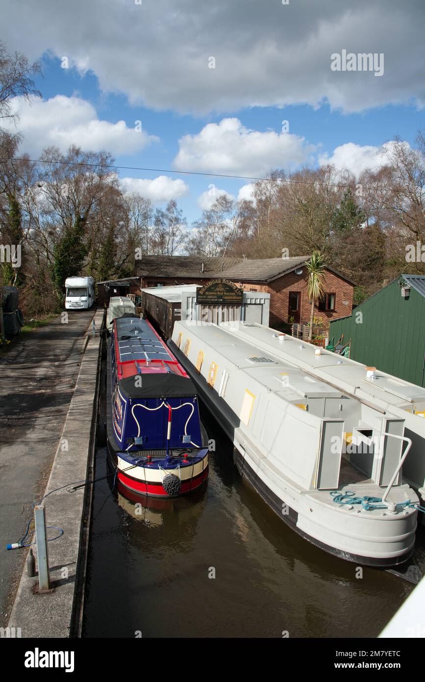 Narrow boats under construction and finishing at Braidbar Boat Yard ...