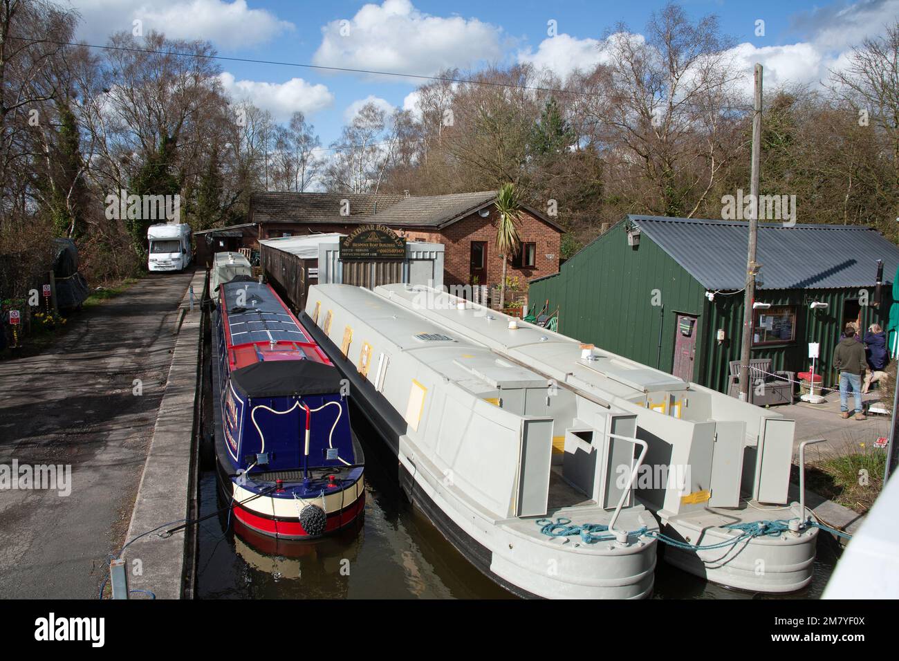 Narrow boats under construction and finishing at Braidbar Boat Yard ...