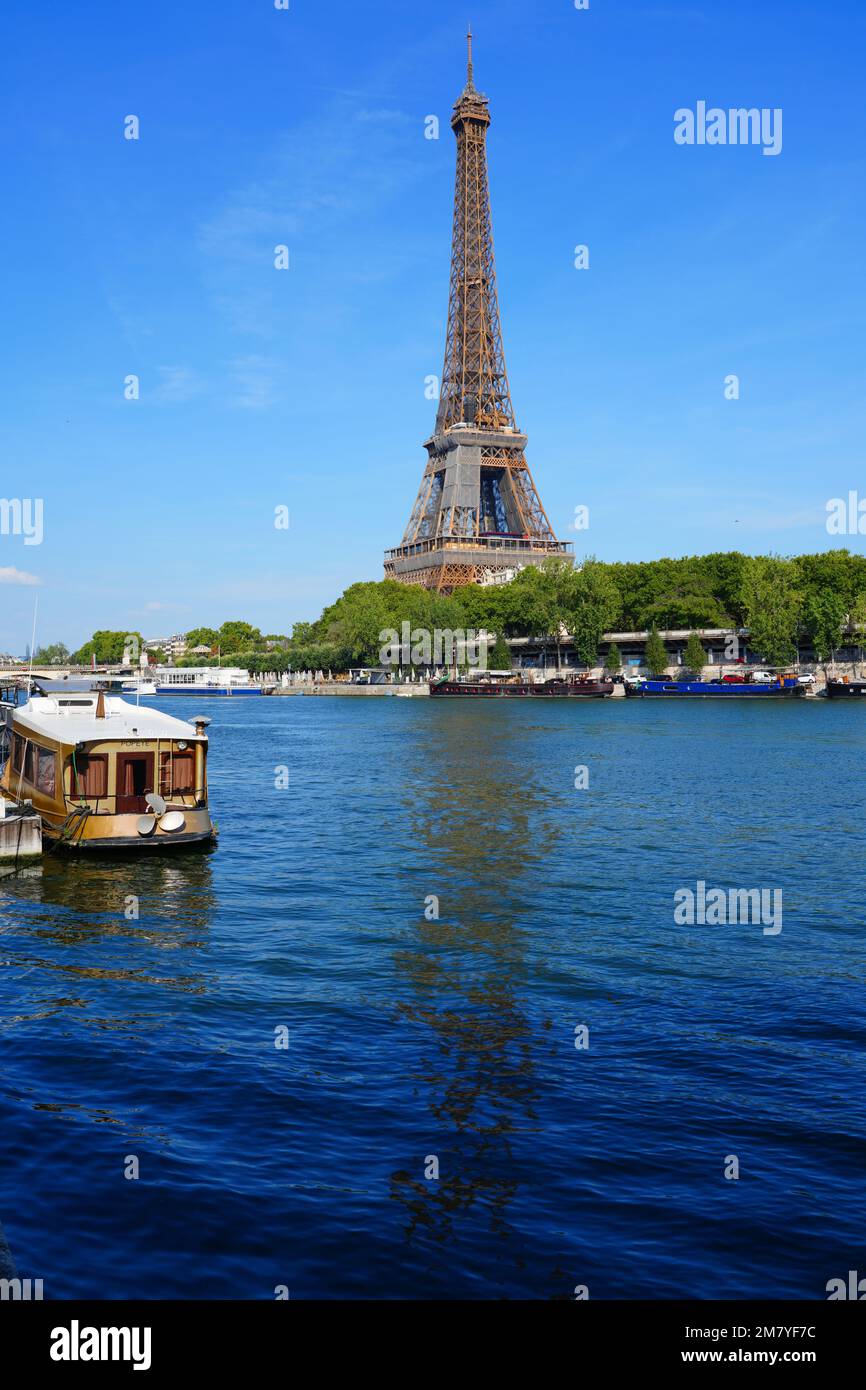 PARIS, FRANCE -29 AUG 2022- View of the Seine river and the Eiffel ...