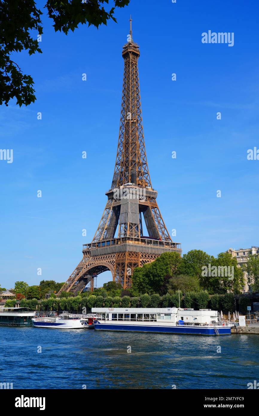PARIS, FRANCE -29 AUG 2022- View of the Seine river and the Eiffel ...