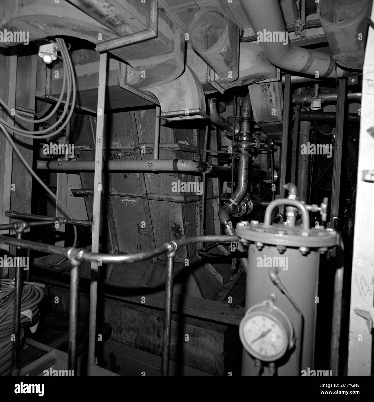The upper level engine room aboard the guided missile frigate NICHOLAS ...