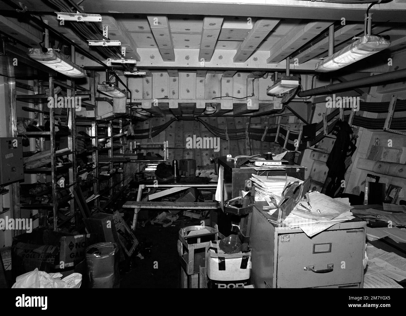 Towed array sonar hi-res stock photography and images - Alamy