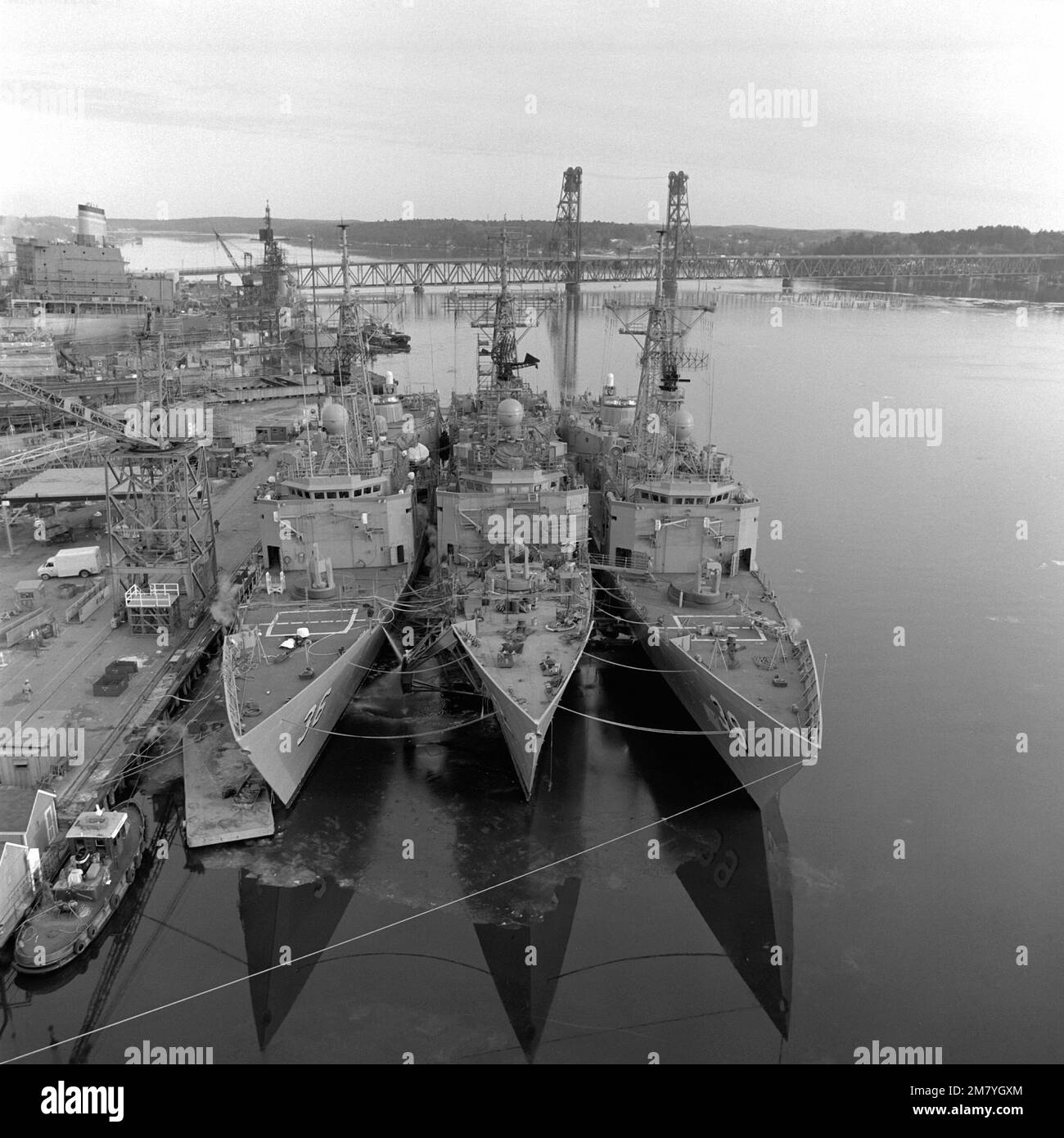 The starboard bow view of the guided missile frigates DOYLE (FFG-39 ...
