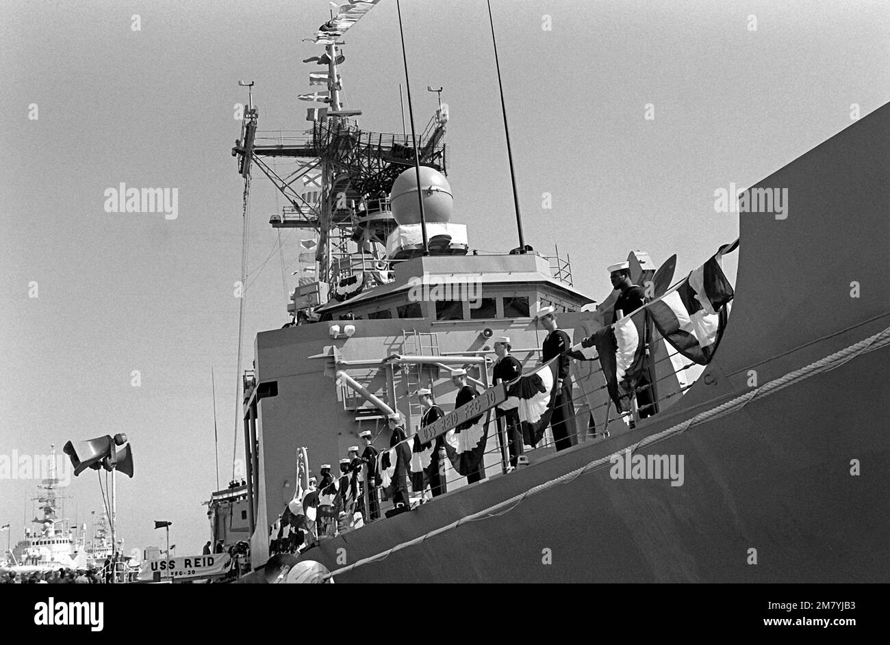 The crew man the rails aboard the guided missile frigate USS REID (FFG ...