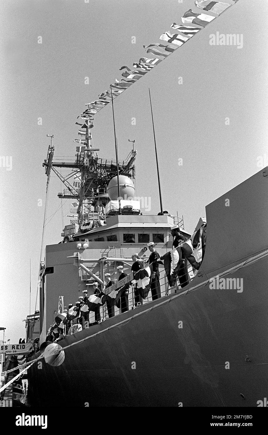 The crew man the rails aboard the guided missile frigate USS REID (FFG ...