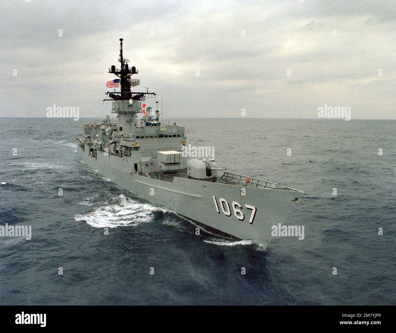 A starboard bow view of the frigate USS FRANCIS HAMMOND (FF-1067 ...
