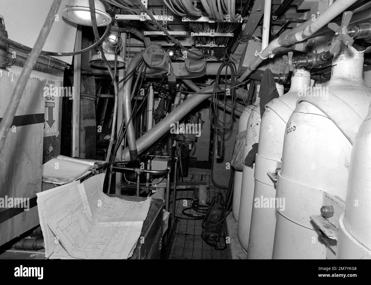The upper level engine room aboard the guided missile frigate UNDERWOOD ...