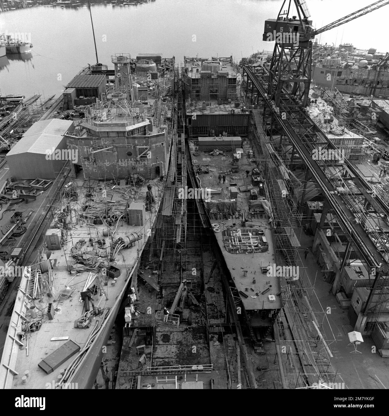 An elevated bow view of the guided missile frigate ROBERT G. BRADLEY ...