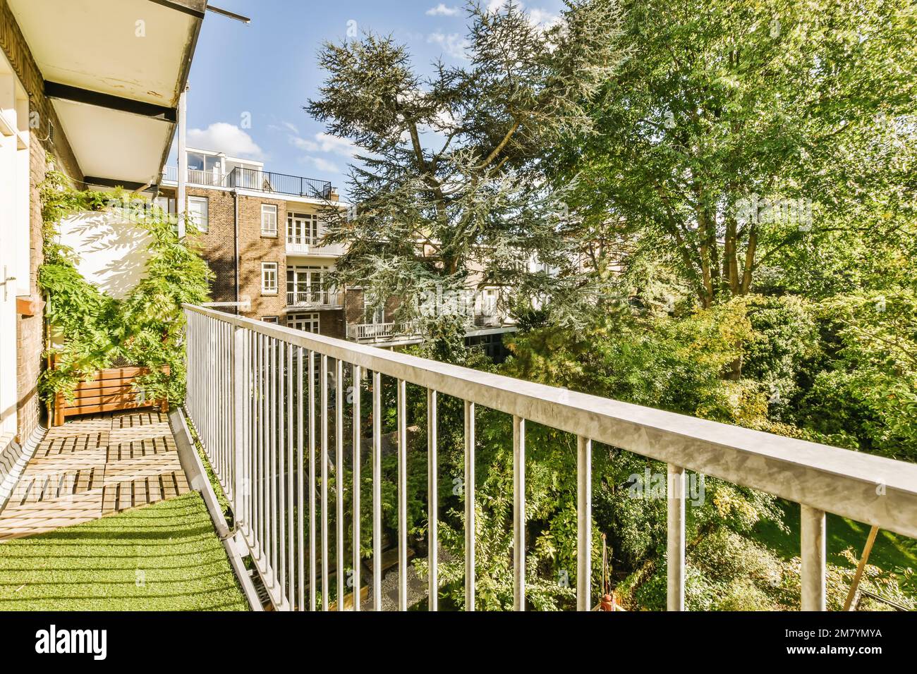 Foreground wooden buildings hi-res stock photography and images - Alamy