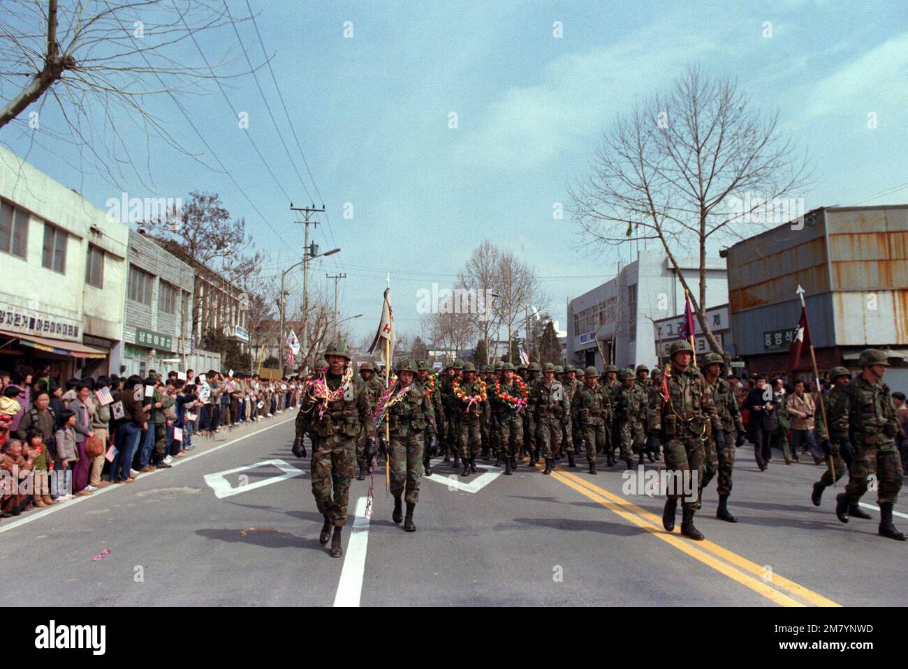 Members of the 25th Infantry (Tropic Lightning) Division march through ...