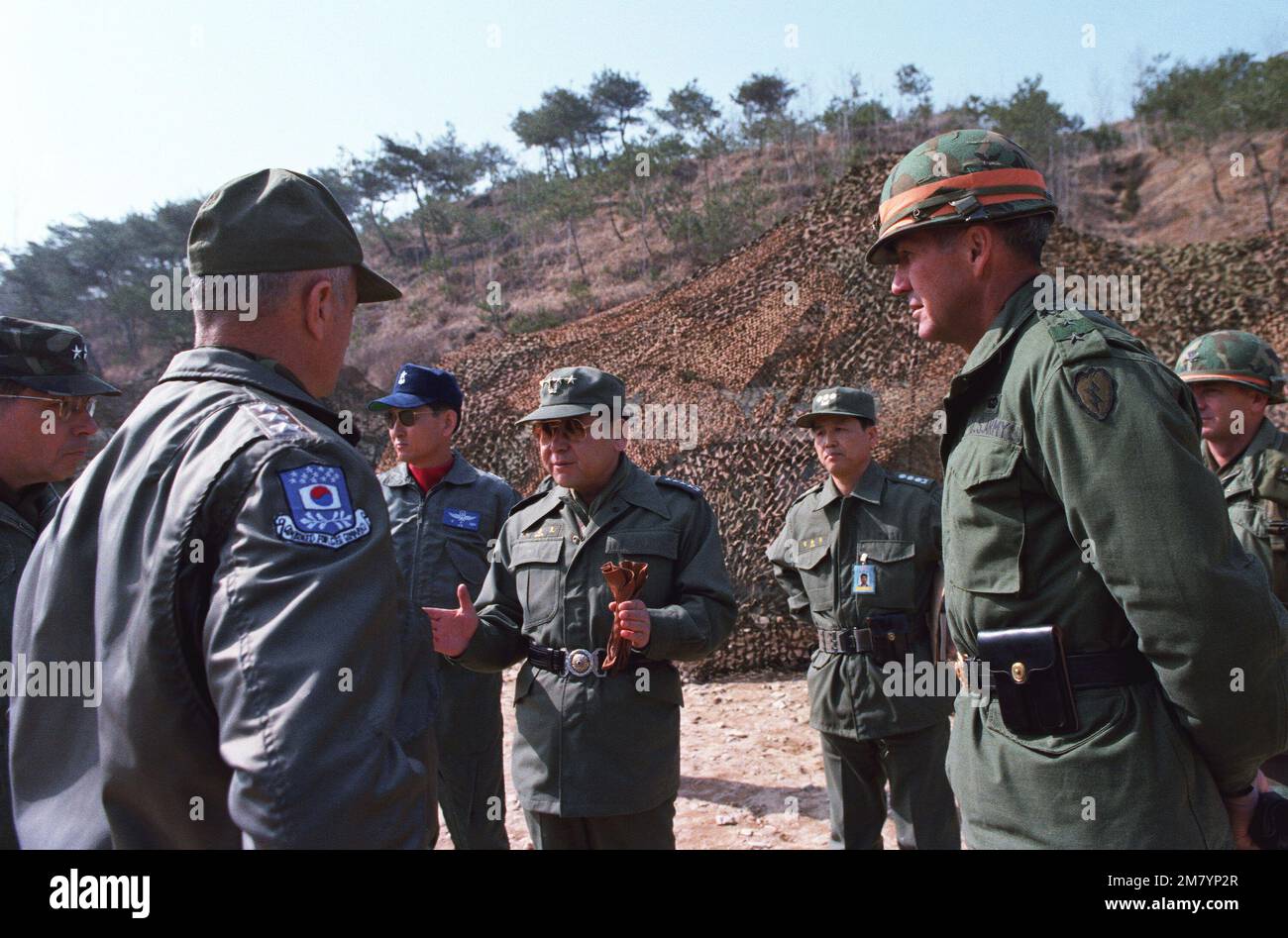 General Kim Yoon Ho, center, Chairman of the Joint Chiefs of STAFF ...