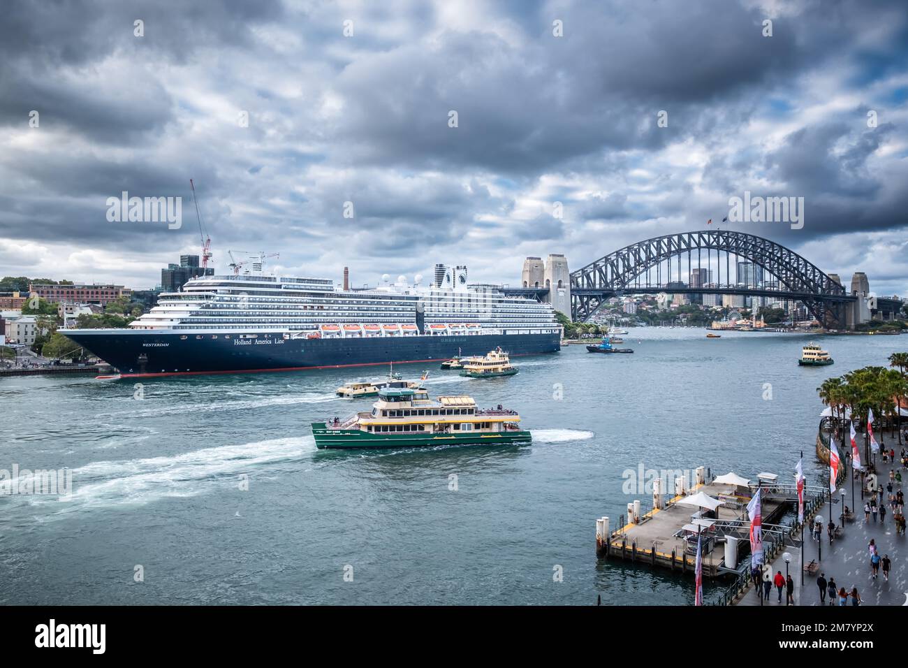 Circular Quay, Sydney, Australia - 6th December 2022: The cruise ship ...