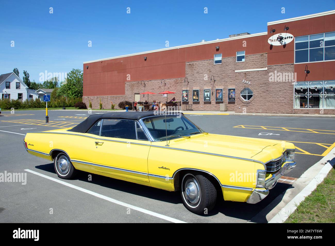 YELLOW MERCURY METEOR IN FRONT OF THE JAZZ A CAFFE (MOVIE THEATER ...
