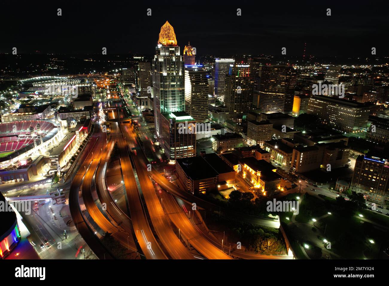 Cincinnati night downtown ohio aerial hi-res stock photography and ...