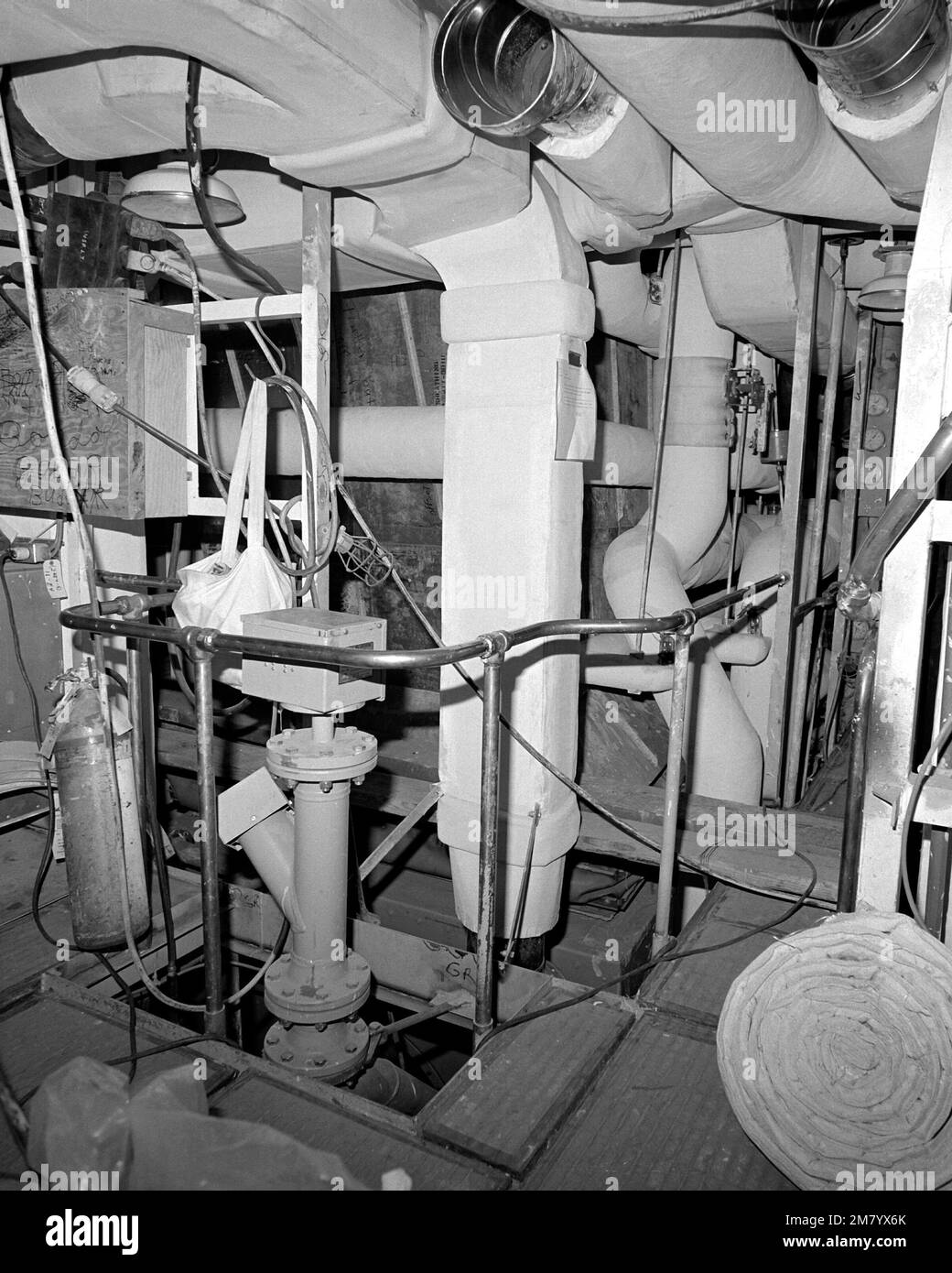 The upper level engine room aboard the guided missile frigate KLAKRING ...