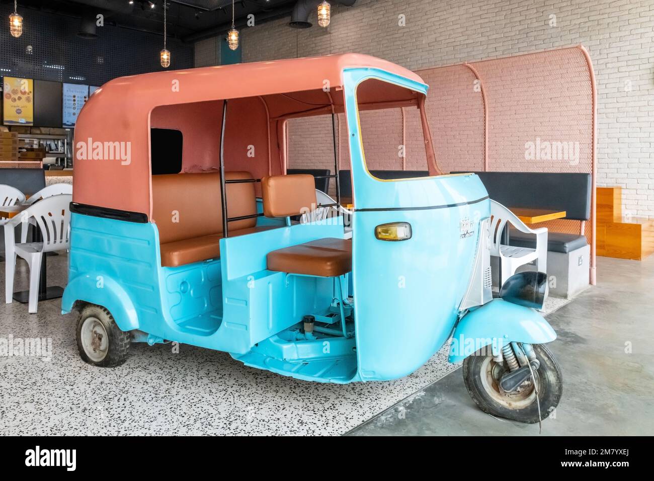 Tuk tuk displays hi-res stock photography and images - Alamy