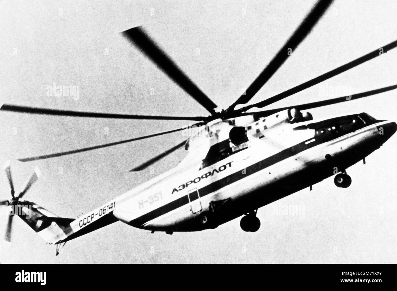 Right side view of a Soviet Mi-26 Halo A heavy-lift helicopter in ...