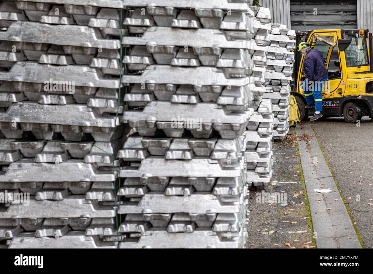 Aluminium ingot hi-res stock photography and images - Alamy